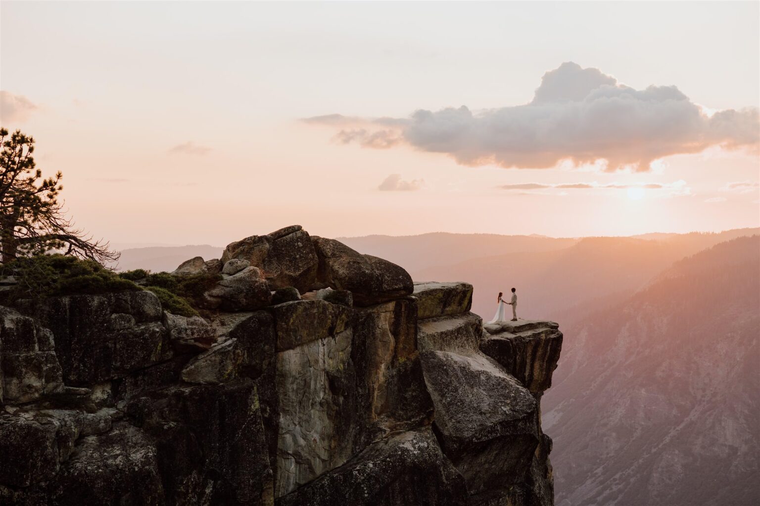 TAFT POINT YOSEMITE ELOPEMENT GUIDE - abigailtraverphoto.com